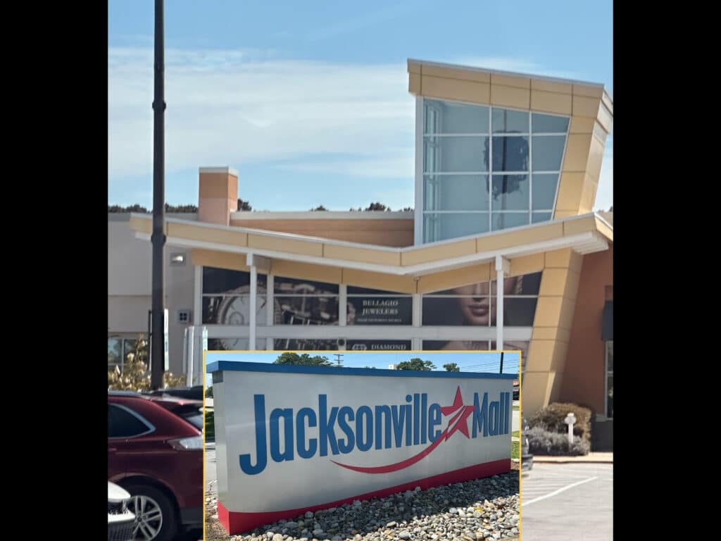 Shooting Outside Jacksonville Mall Leaves 3 Injured